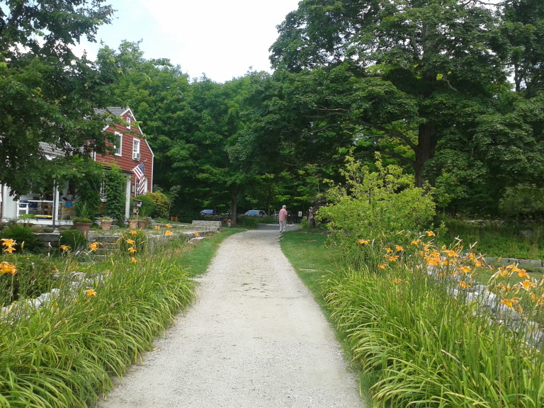 Weir_Farm_National_Historic_Site_-_main_path_at_entry – Western ...